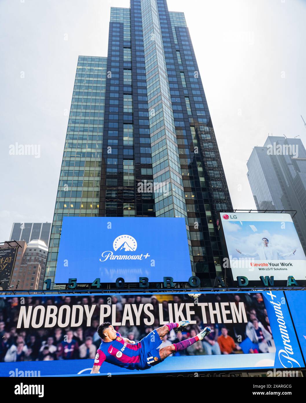 Time Square, Manhattan: Colorful billboards, lights, commercial symbols ...