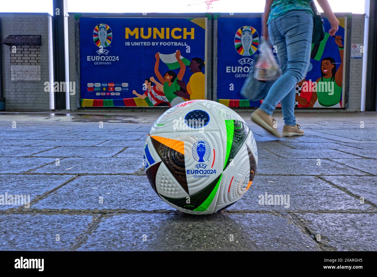 Die Fussball- Europameisterschaft in München. Der offizielle EURO 2024 ...
