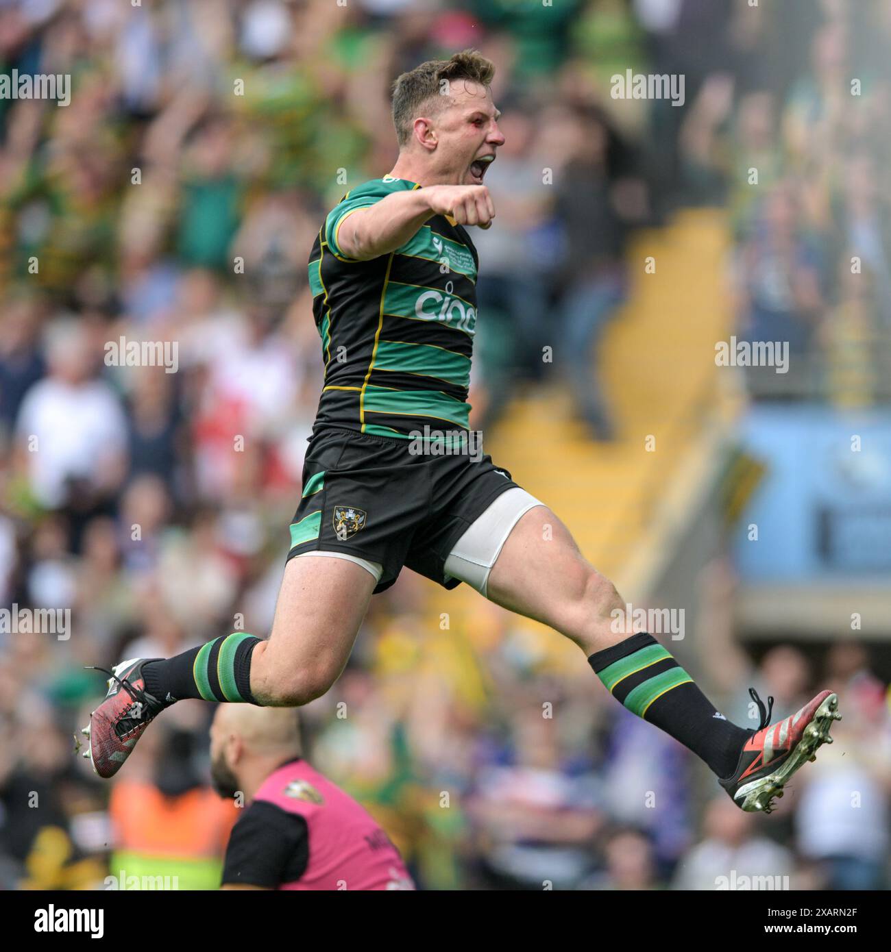 Fraser Dingwall of Northampton Saints celebrates Saints win during the ...