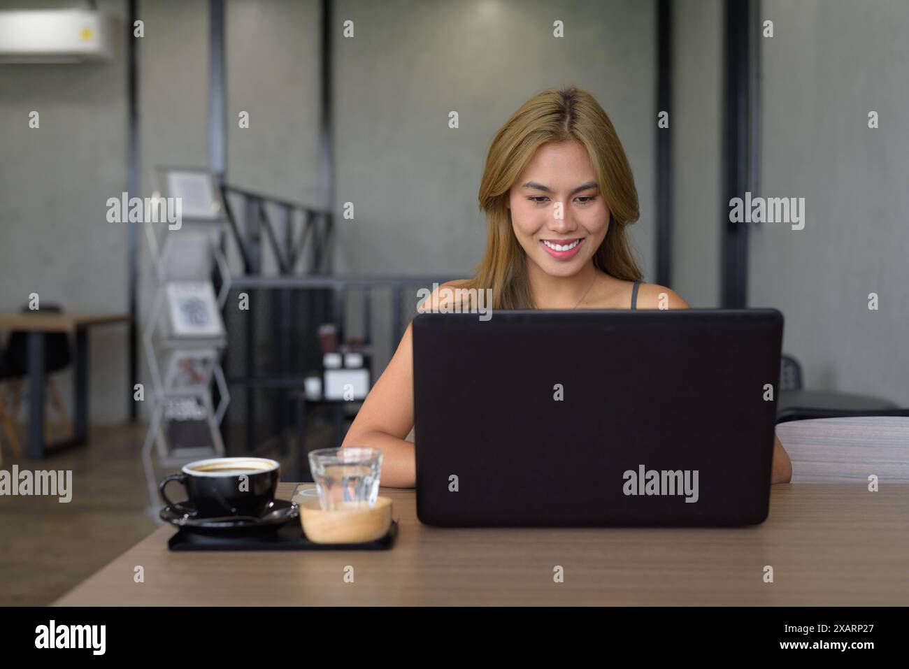 Portrait of beautiful young Asian woman sitting in cafe relaxing and ...