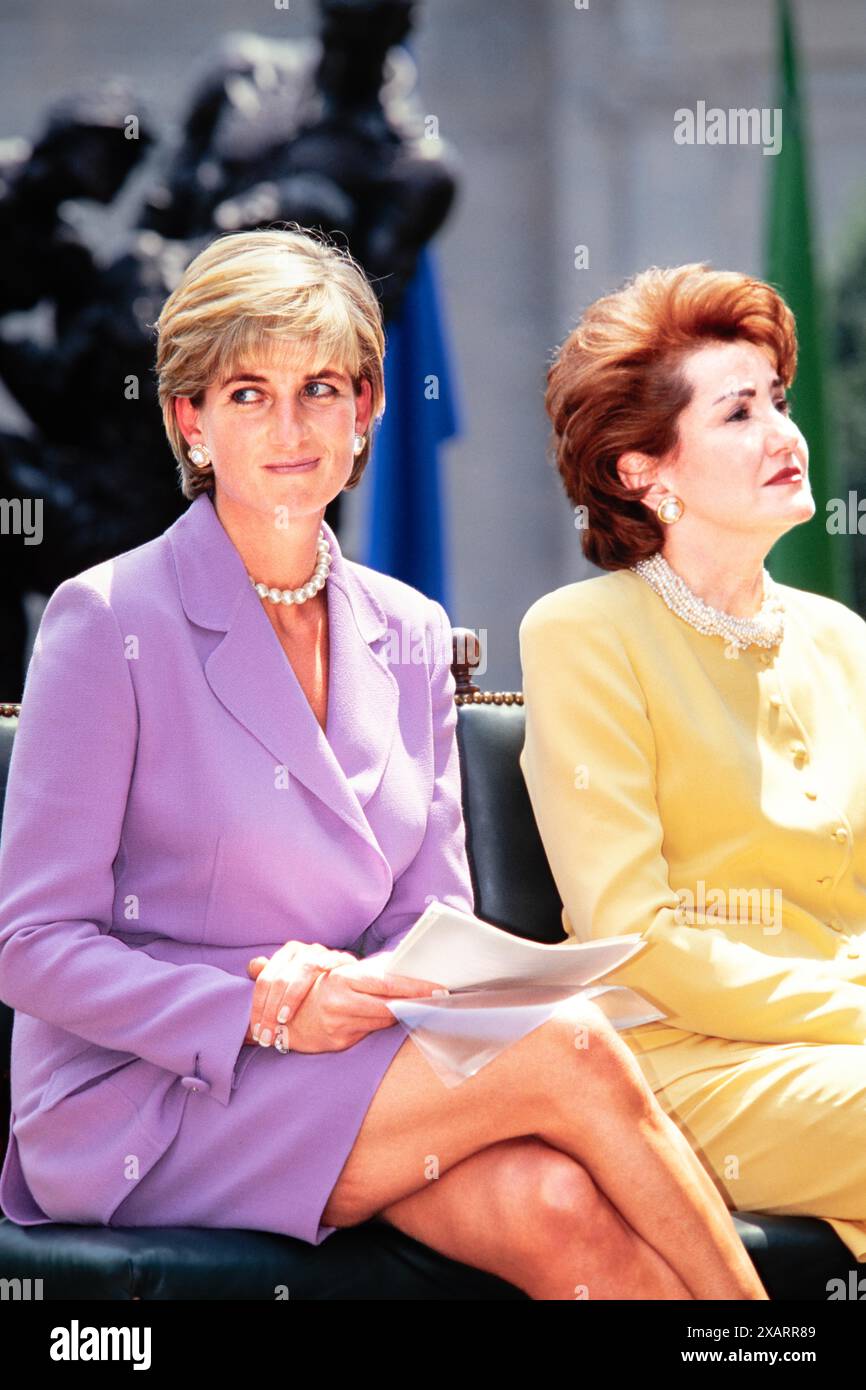 Diana princess wales smiling hi-res stock photography and images - Alamy