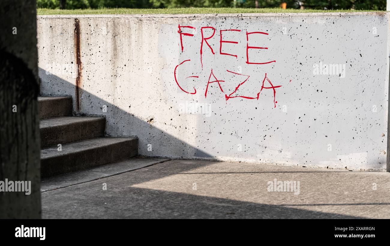 Gaza graffiti hi-res stock photography and images - Alamy