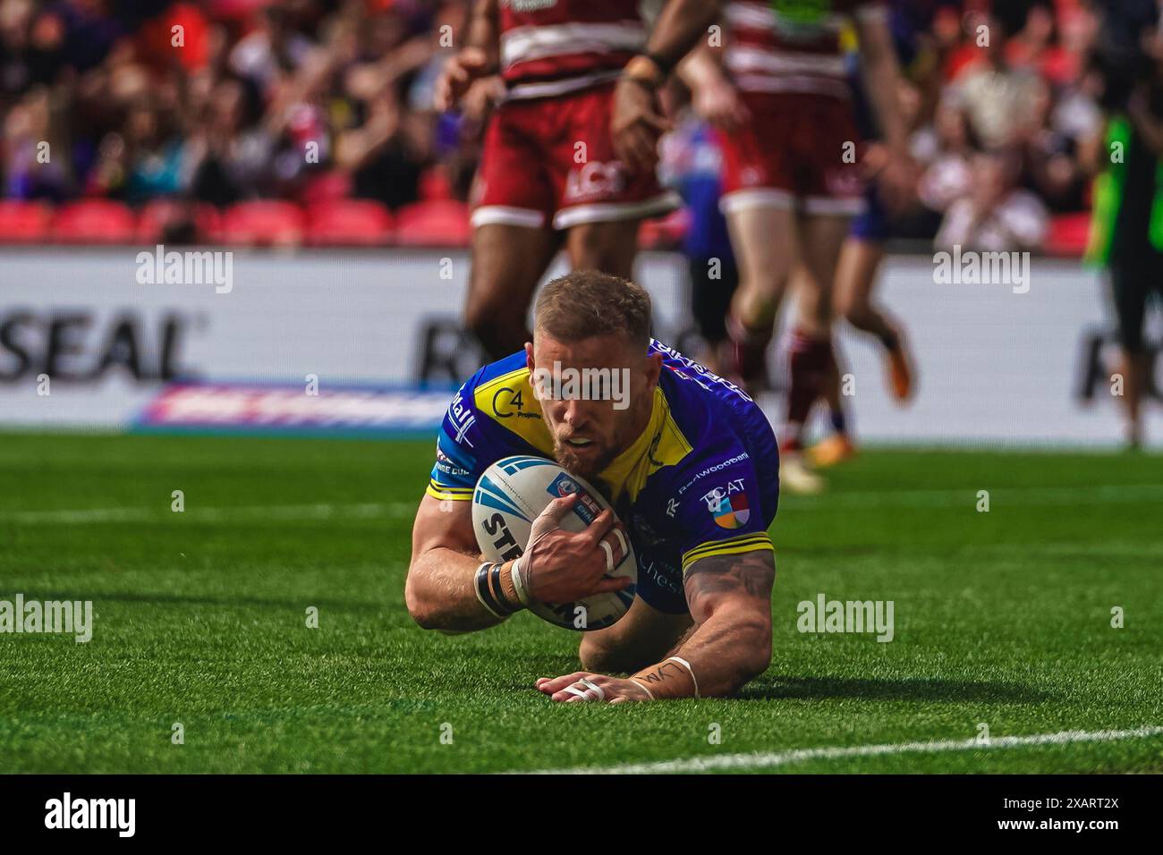 Celebration football wembley stadium hi-res stock photography and ...