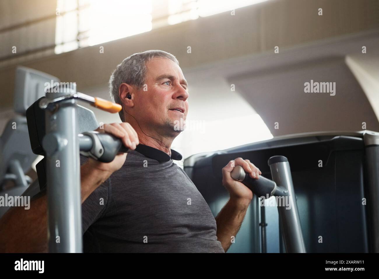 Older man exercising chest press hi-res stock photography and images ...