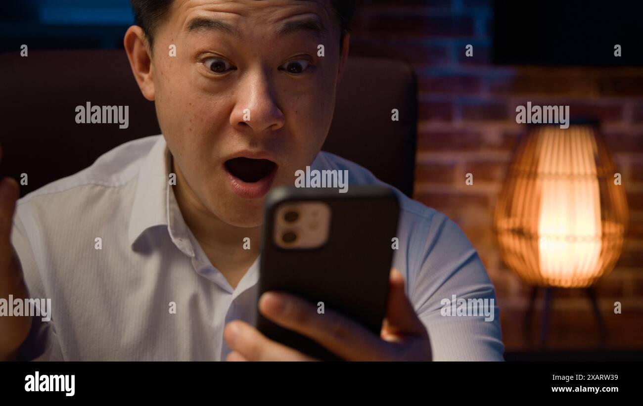 Surprised wonder astonish shocked hi-res stock photography and images ...