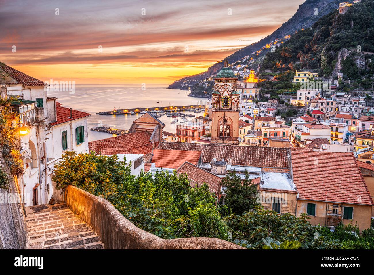 Town amalfi dusk italy hi-res stock photography and images - Alamy