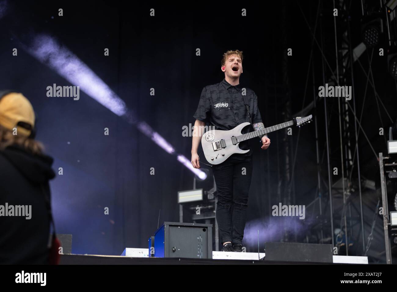Pascal Schillo Gitarre während des Auftritts der deutschen Metalcore ...
