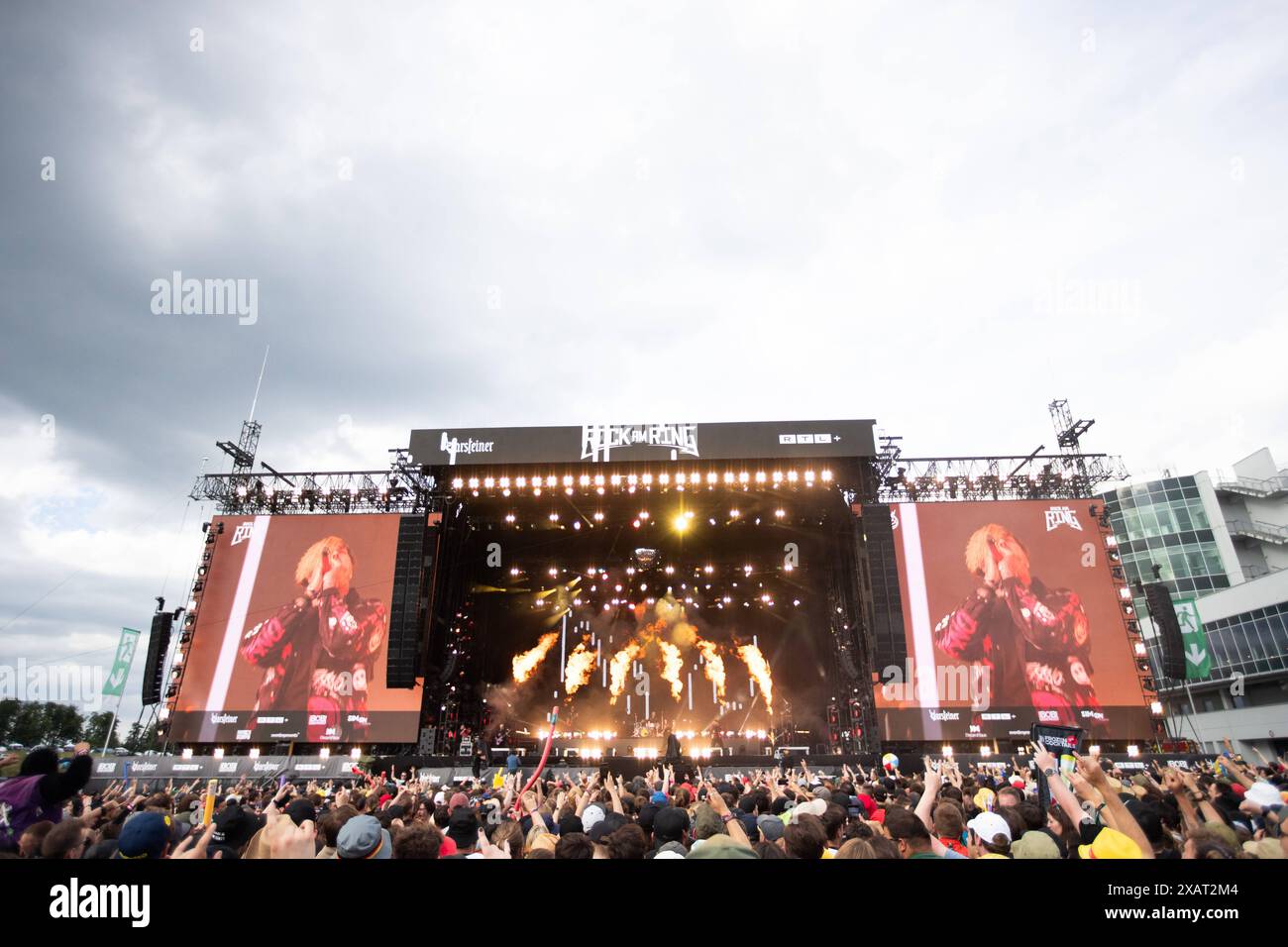 Bühne während des Auftritts der deutschen Metalcore-Band Electric ...