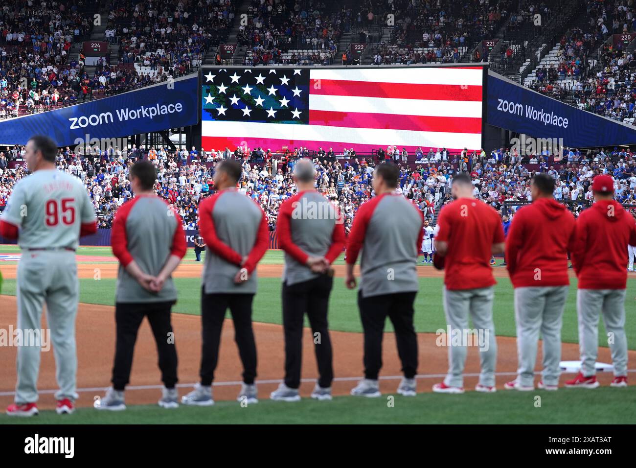 Mlb players national anthem hi-res stock photography and images - Alamy