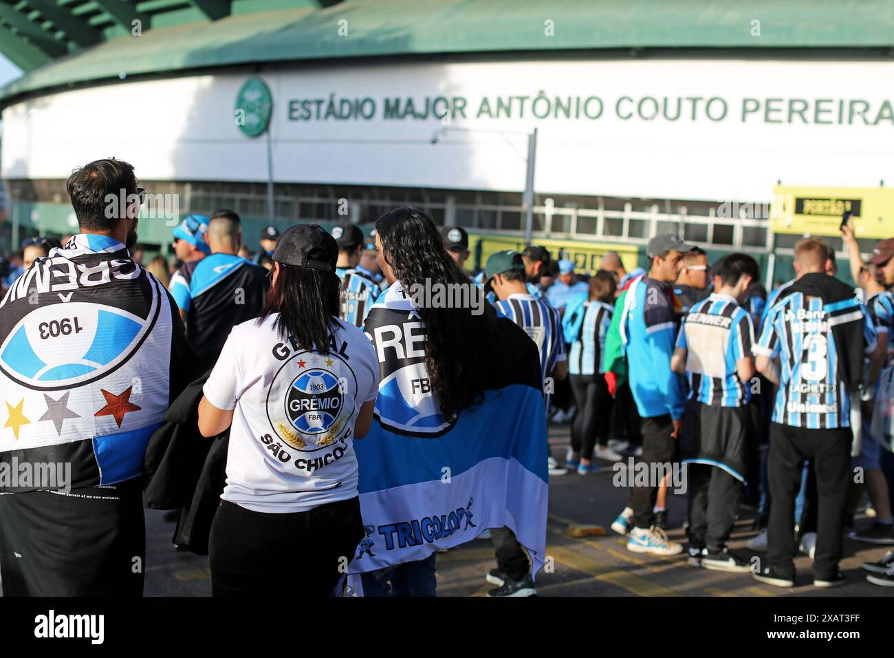 Curitiba, Brazil. 08th June, 2024. Gremio fans arrive for the match ...