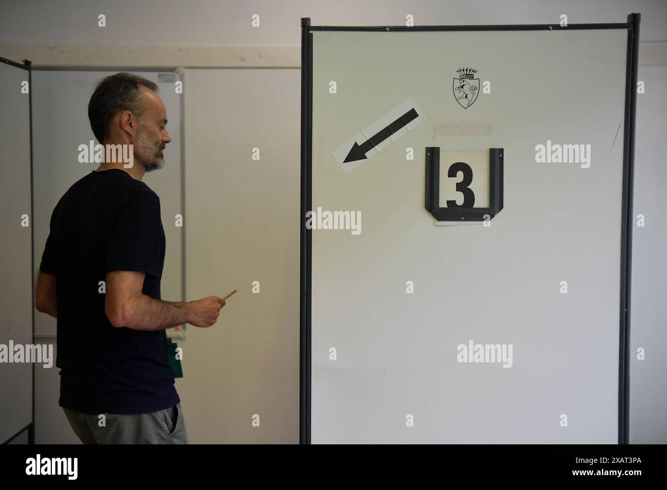 Italy parliament box ballot hi-res stock photography and images - Alamy