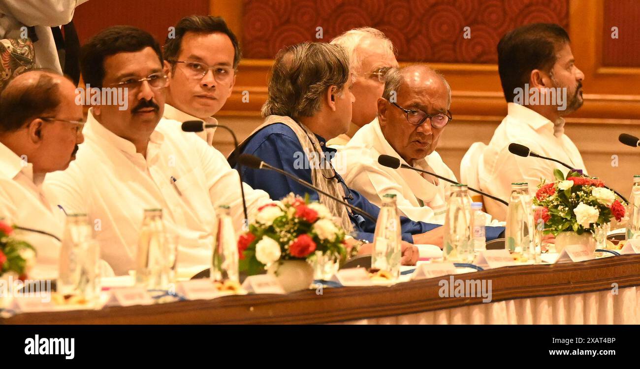 NEW DELHI, INDIA - JUNE 8: Senior congress leaders during the Extended ...
