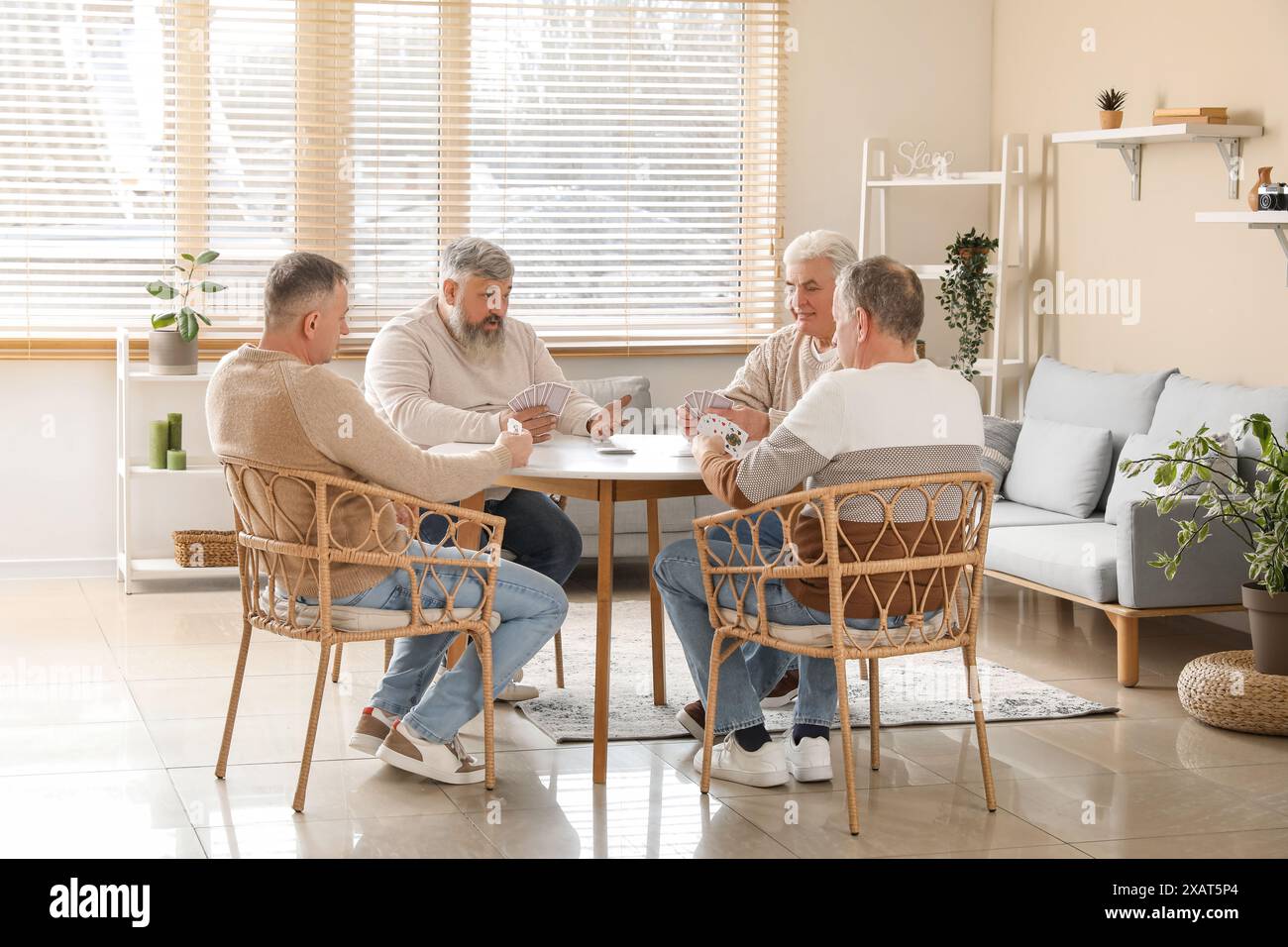 Old men play cards hi-res stock photography and images - Alamy