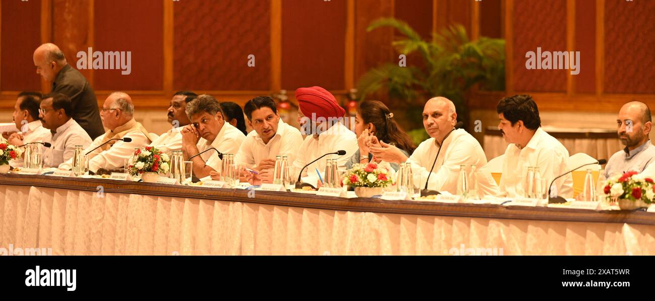NEW DELHI, INDIA - JUNE 8: Senior congress leaders during the Extended ...