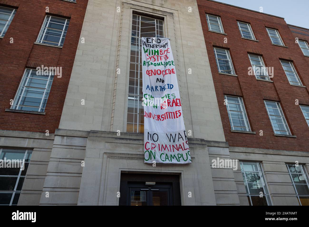 University of leeds campus hi-res stock photography and images - Alamy