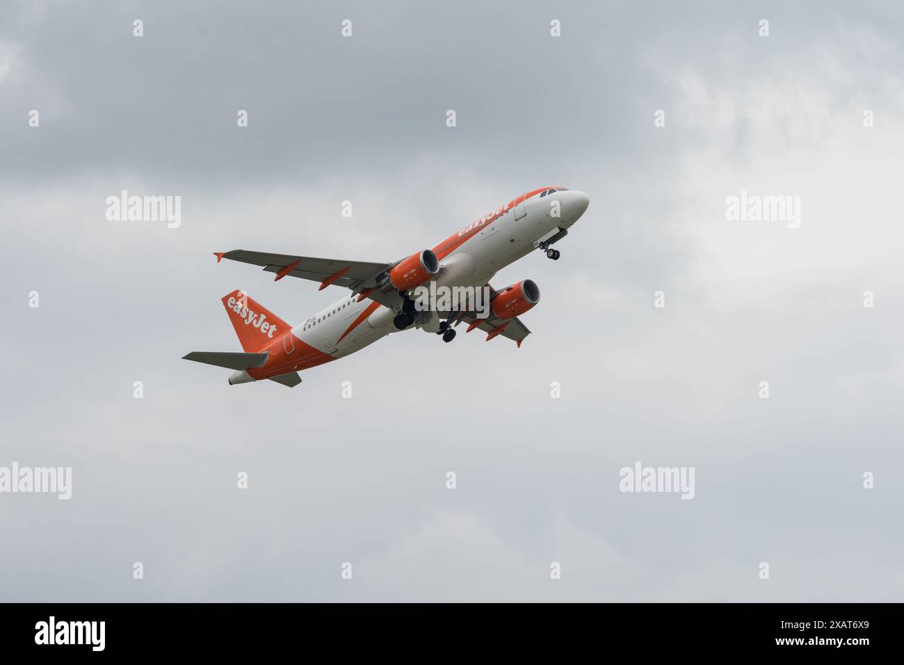 BERLIN - JUNE 05, 2024: The narrow-body airliner Airbus A320-214 of ...
