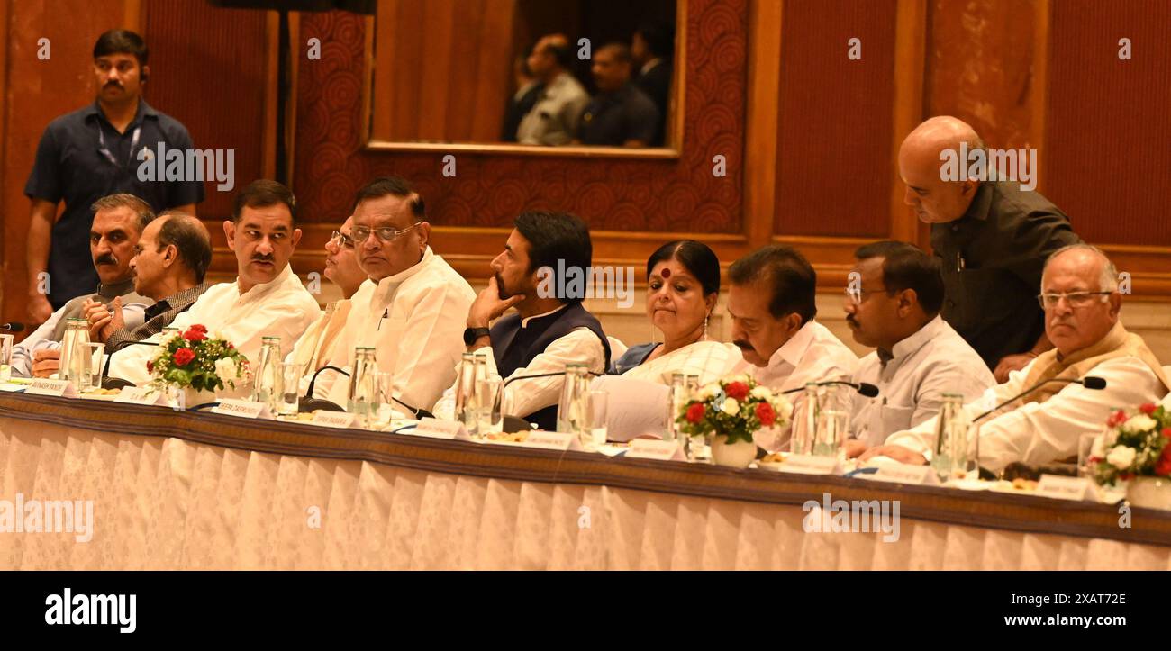 NEW DELHI, INDIA - JUNE 8: Senior congress leaders during the Extended ...