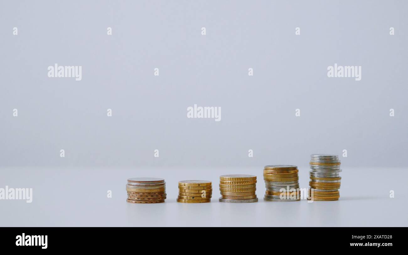 Gold pyramids hi-res stock photography and images - Alamy