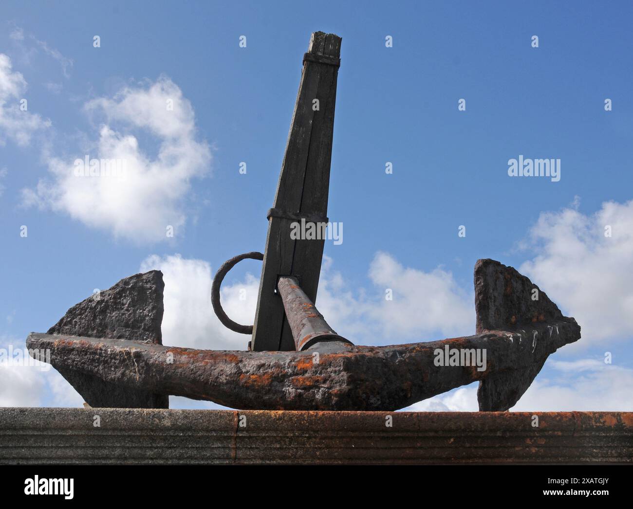 ENGLISH COASTAL PATH. HMS VICTORY ANCHOR, TRAFALGAR MEMORIAL, CLARENCE ...