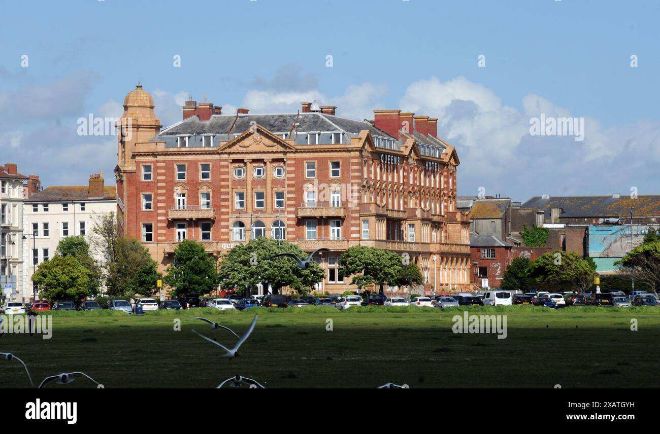 ENGLISH COASTAL PATH. QUEENS HOTEL SOUTHSEA,,CLARENCE PIER AMUSEMENT ...