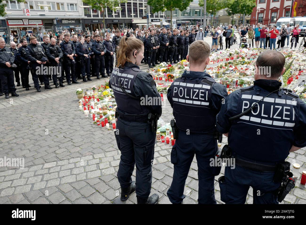 07.06.2024 Nach tödlicher Messerattacke am Marktplatz in Mannheim auf den Polizeibeamten Rouven ...