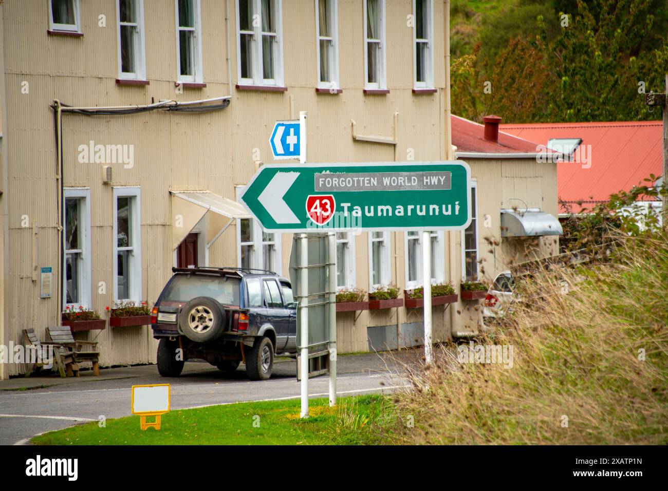 New zealand highway road sign hi-res stock photography and images - Alamy