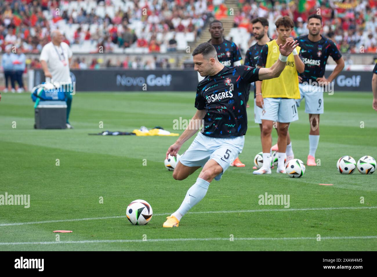 Footballer diogo dalot hi-res stock photography and images - Alamy