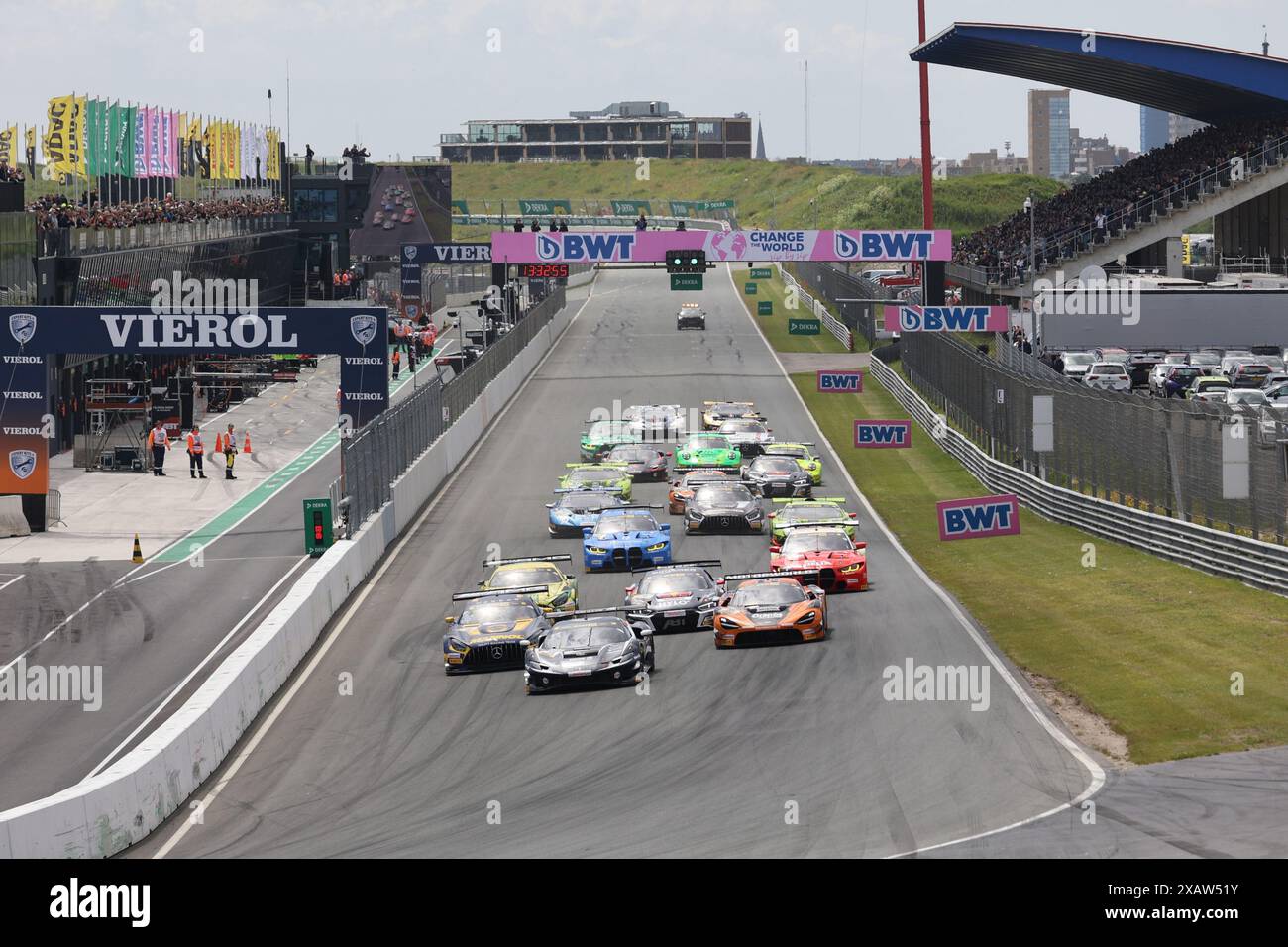 Start Rennen 1, Samstag mit Sieger Rennen 1, Samstag, Jack Aitken (GBR ...