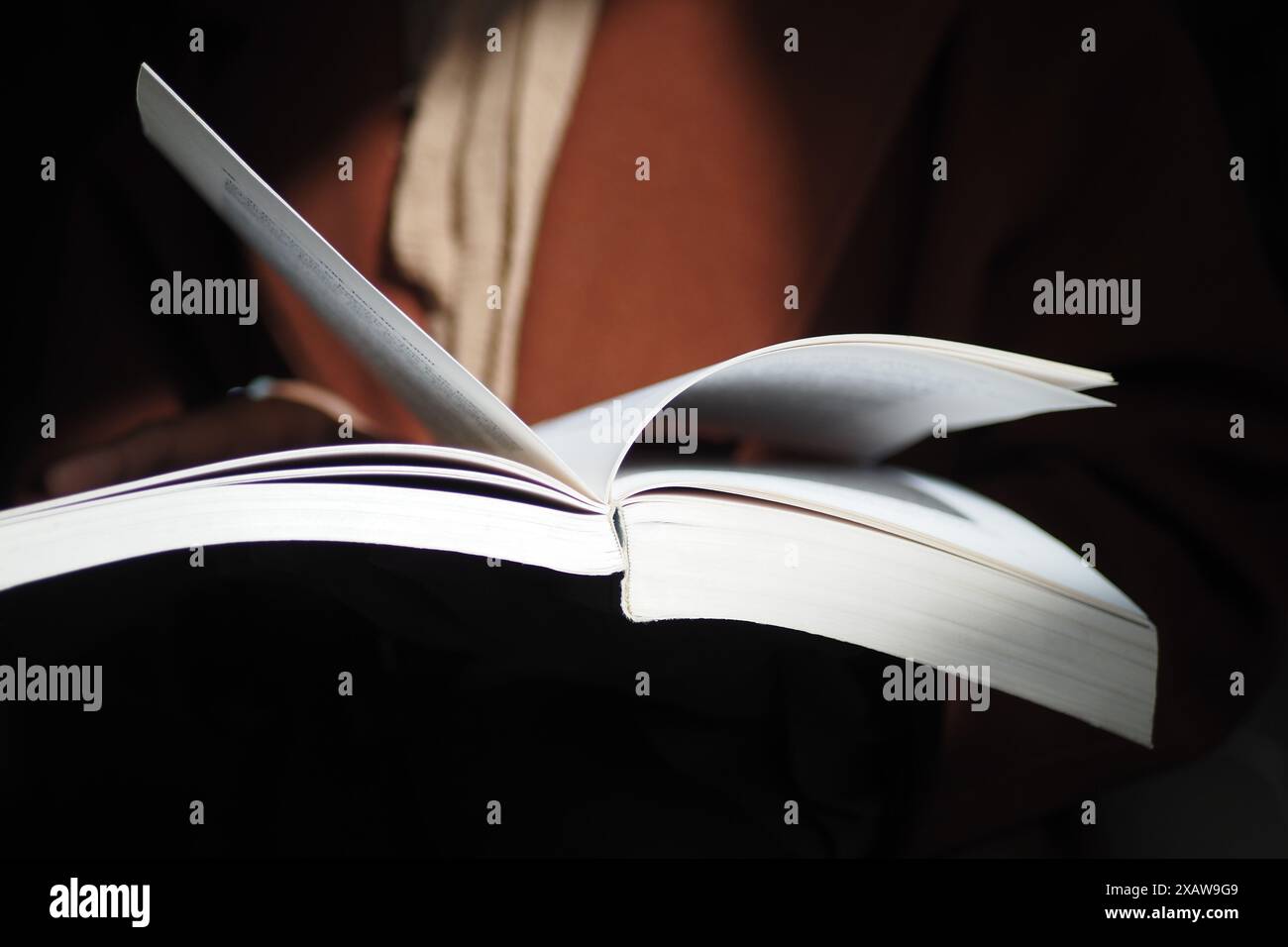 Women hand turning pager diary hi-res stock photography and images - Alamy
