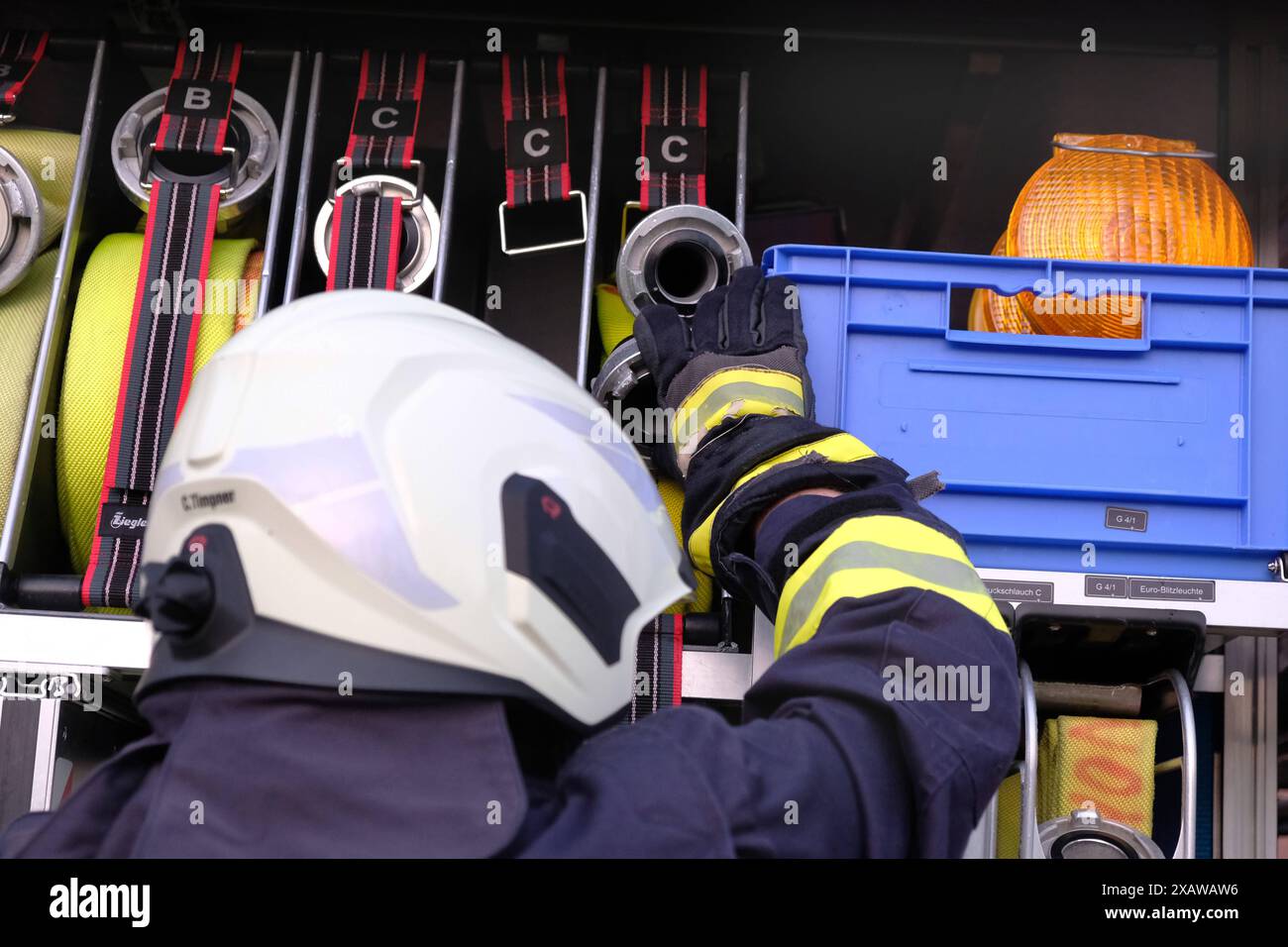 Feuerwehr-Blaulicht Feuerwehr in verschiedenen Bildern und Aktionen in ...