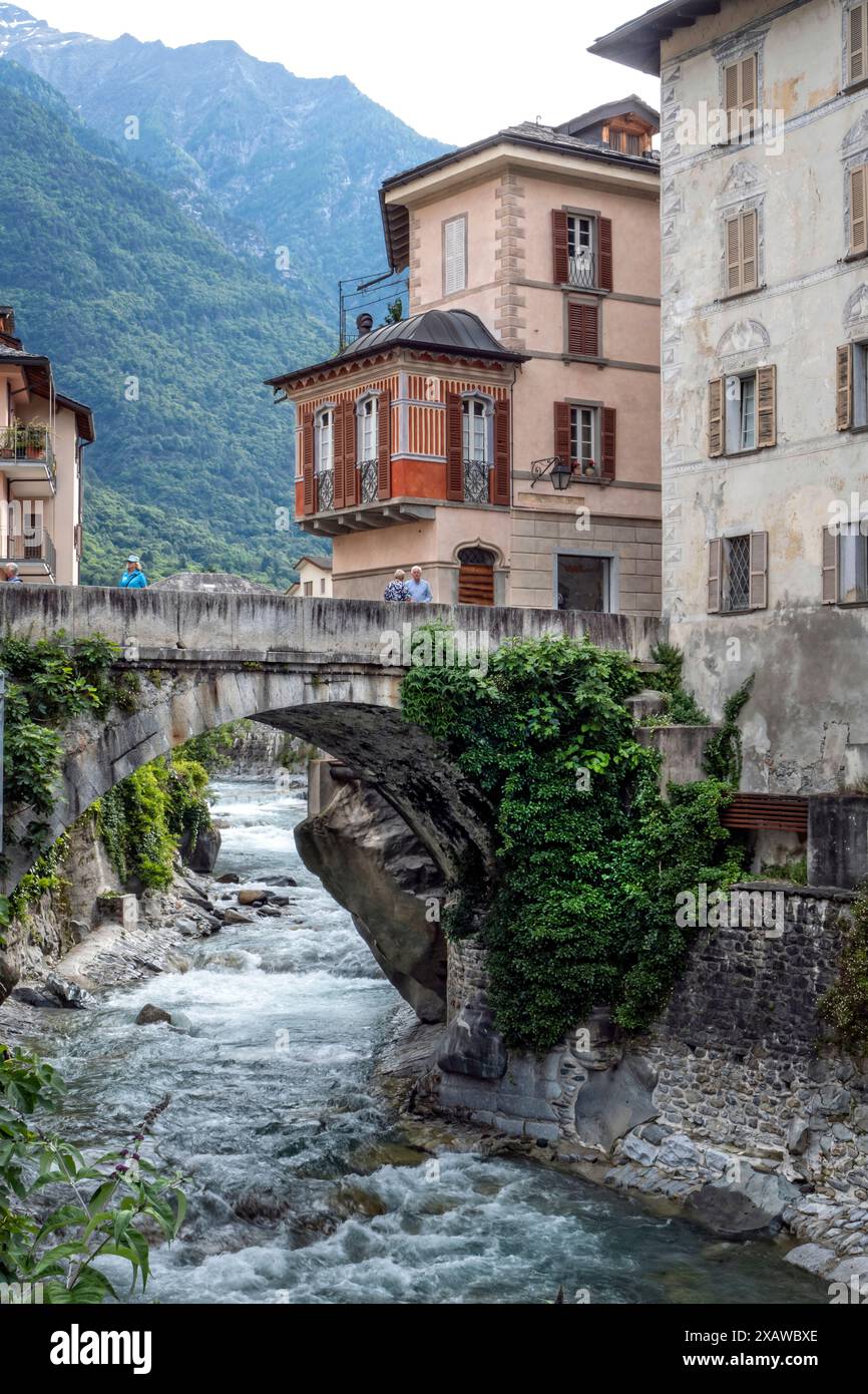 Bridge italian river hi-res stock photography and images - Alamy