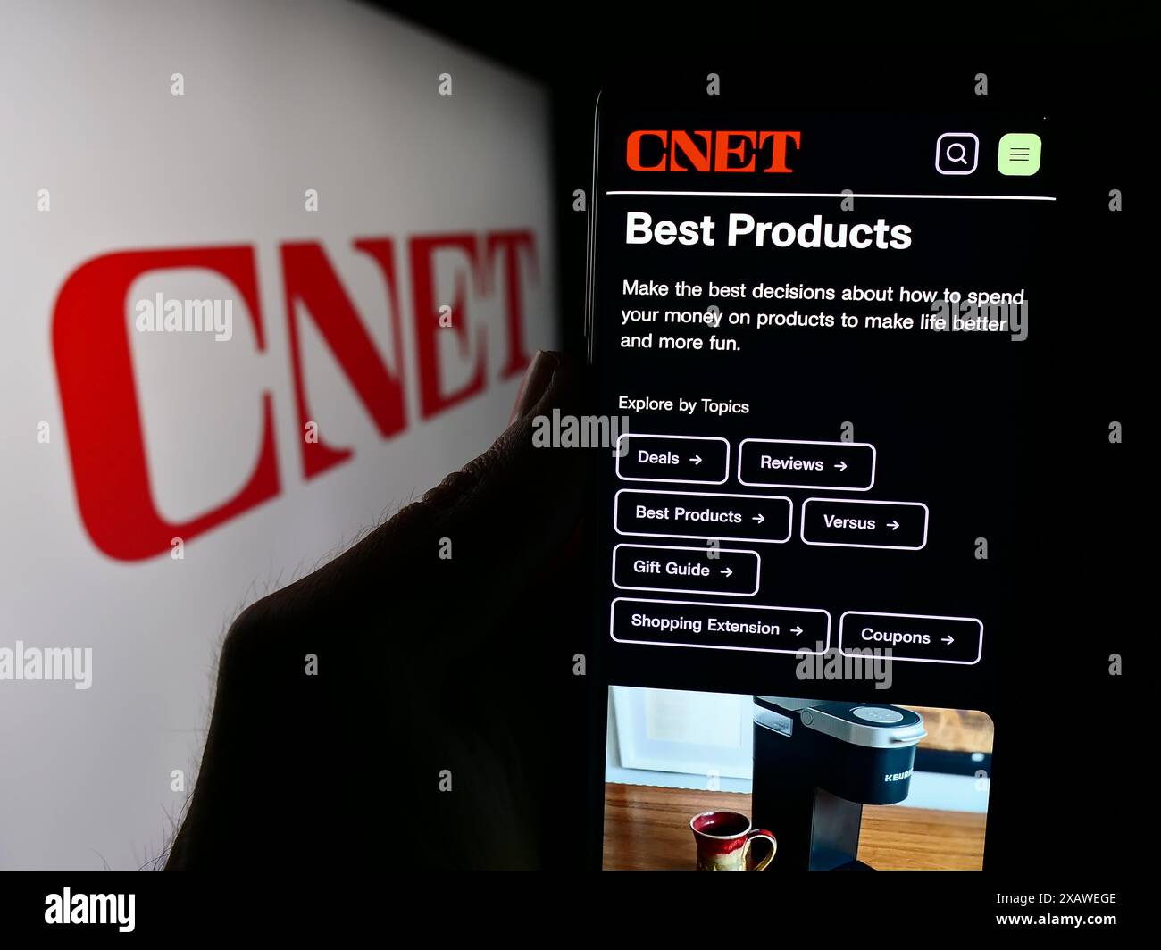 Electronics review hi-res stock photography and images - Alamy