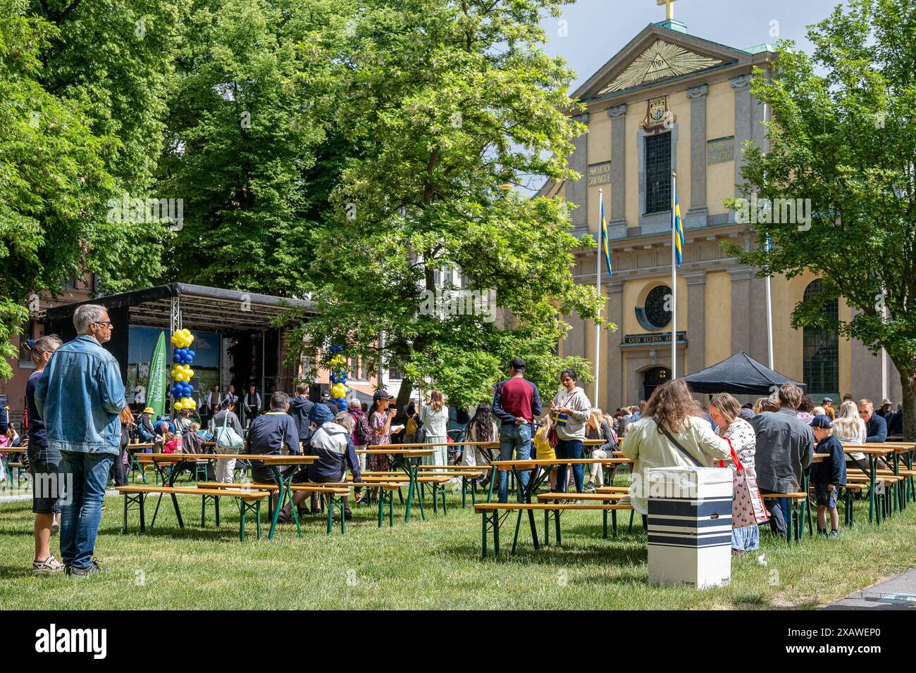 Entertainment during Swedish National day celebration at the Olai Park ...