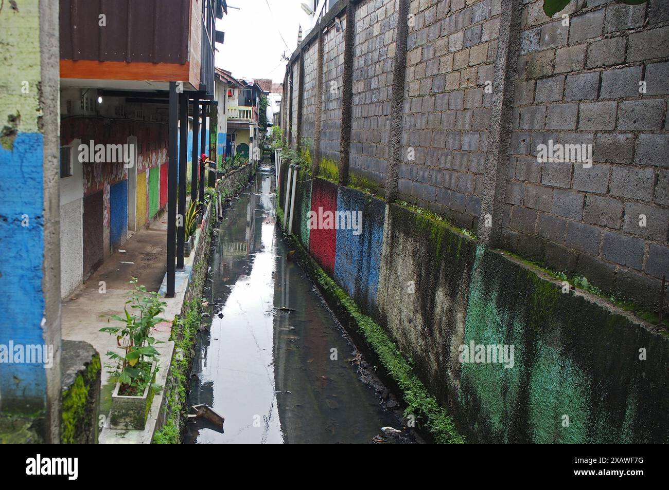 Concrete drainage channel hi-res stock photography and images - Alamy