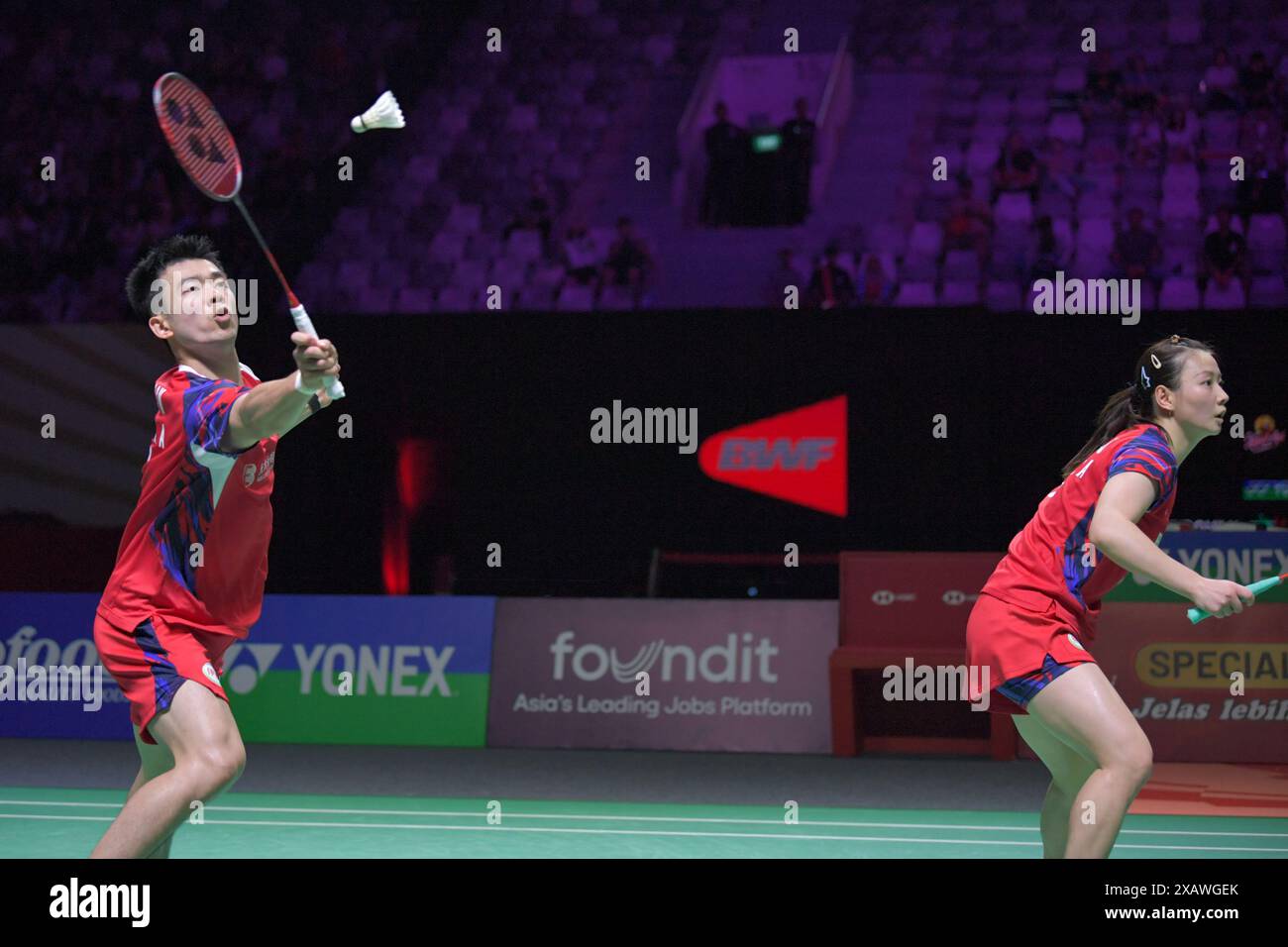 (240609) -- JAKARTA, June 9, 2024 (Xinhua) -- Zheng Siwei (L)/Huang ...