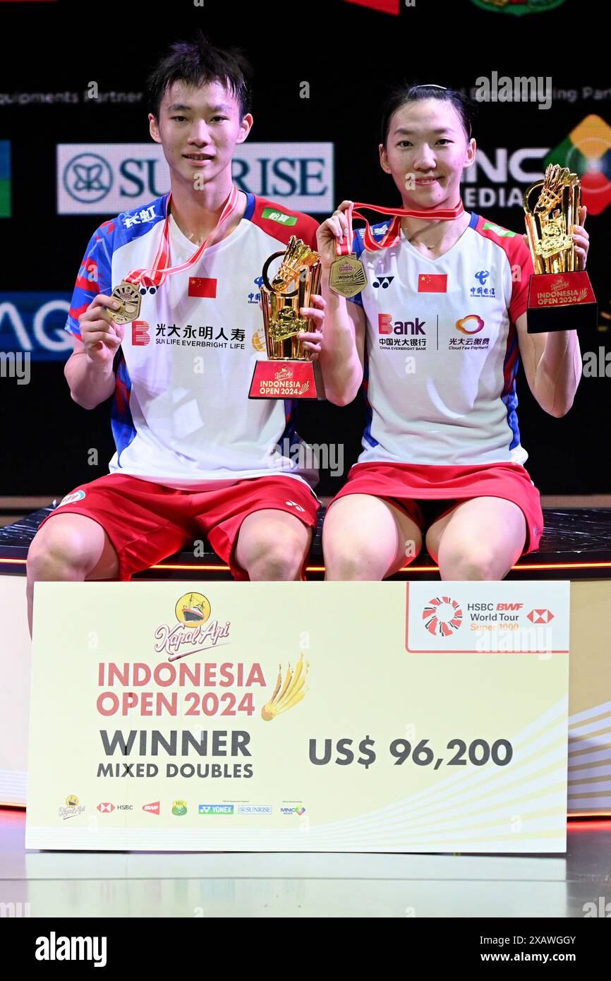Jakarta, Indonesia. 9th June, 2024. Jiang Zhenbang (L)/Wei Yaxin pose during the awarding ...