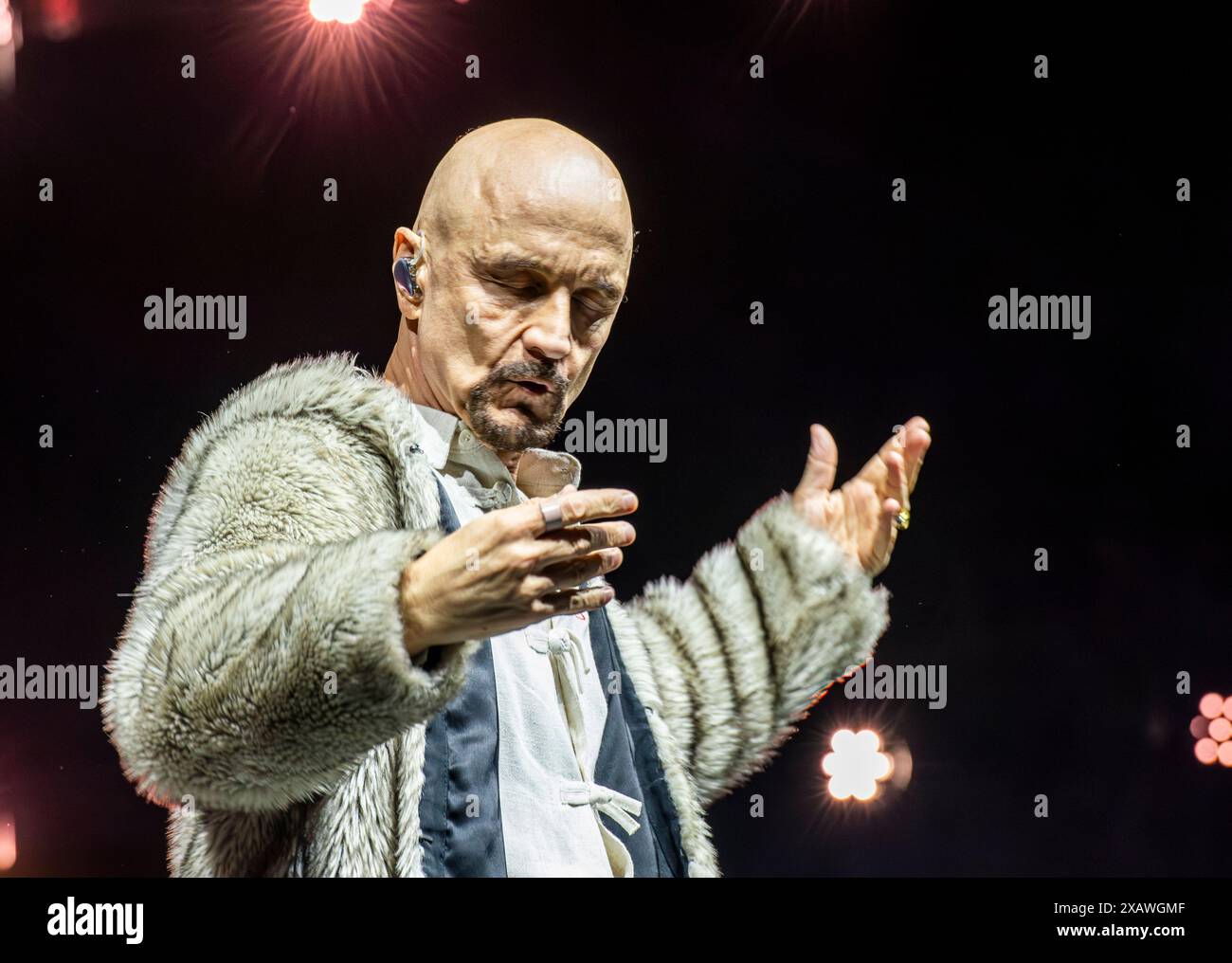 Leeds, UK. 8th June, 2024. Tim Booth, frontman of English indie rock ...