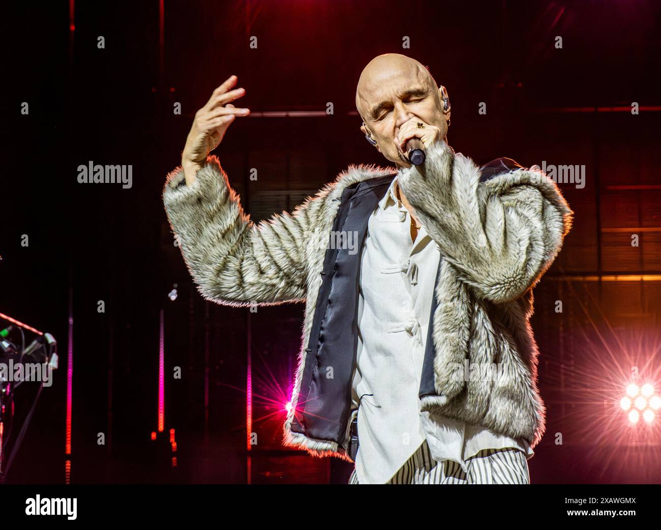 Leeds, UK. 8th June, 2024. Tim Booth, frontman of English indie rock ...