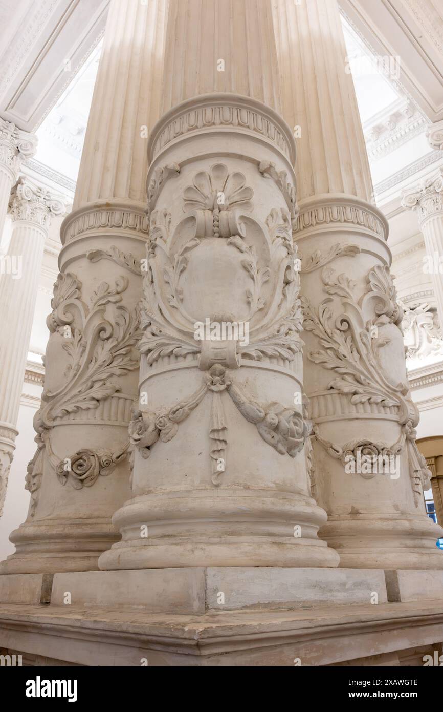 Historical monumental columns hi-res stock photography and images - Alamy