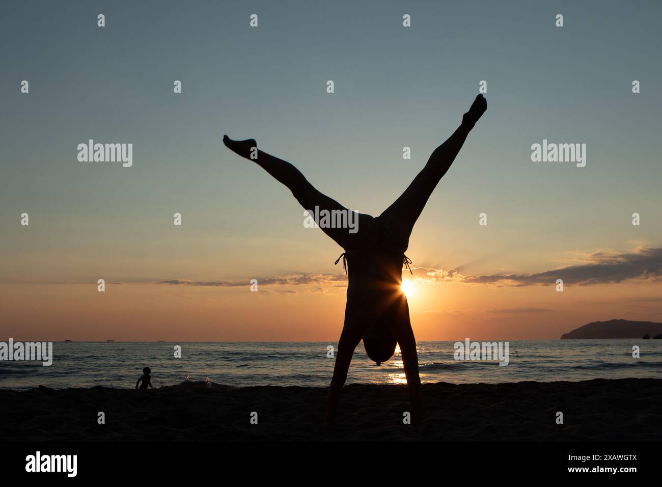 Gymnastics by the beach hi-res stock photography and images - Alamy