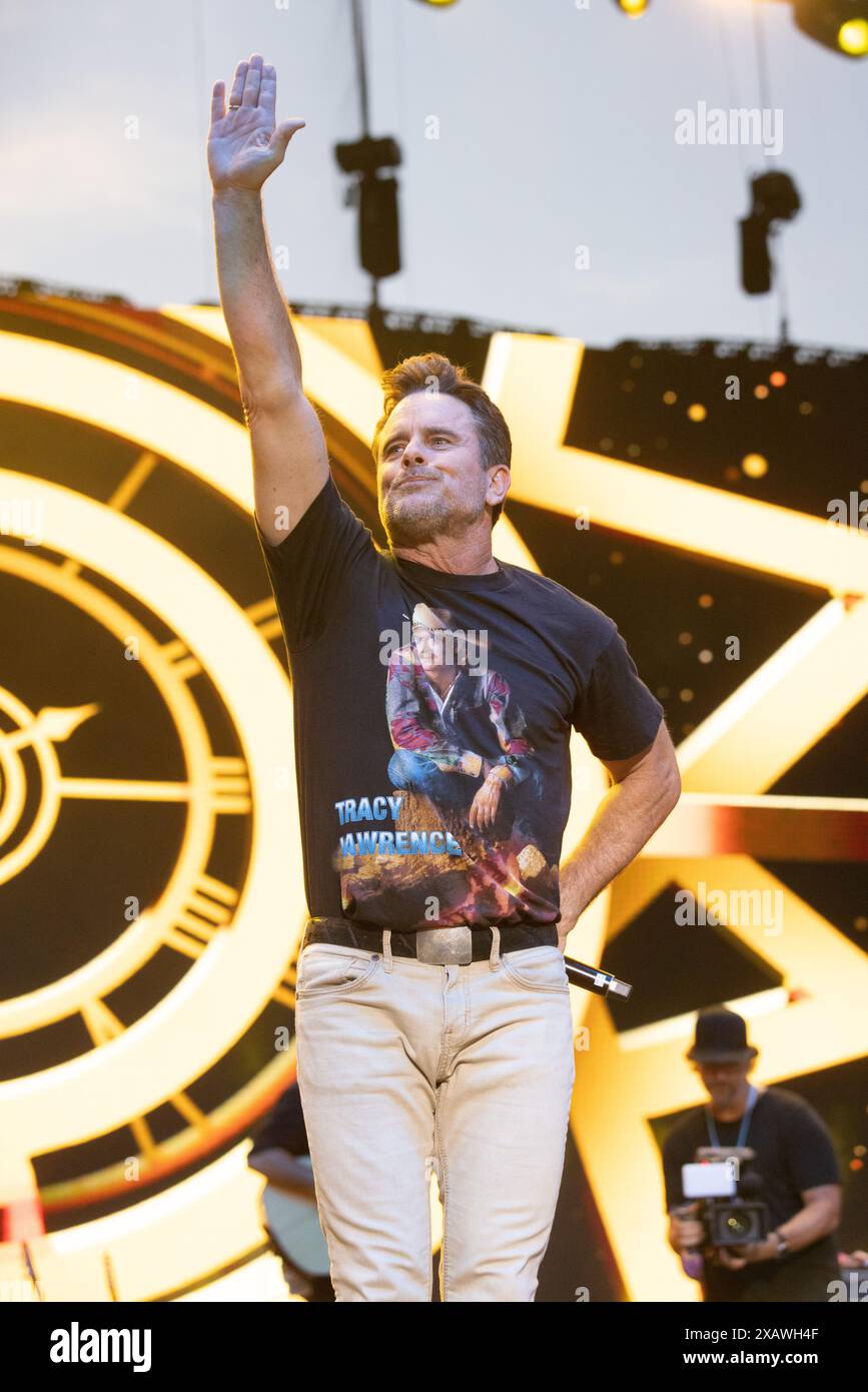 Charles esten cma 2024 hi-res stock photography and images - Alamy