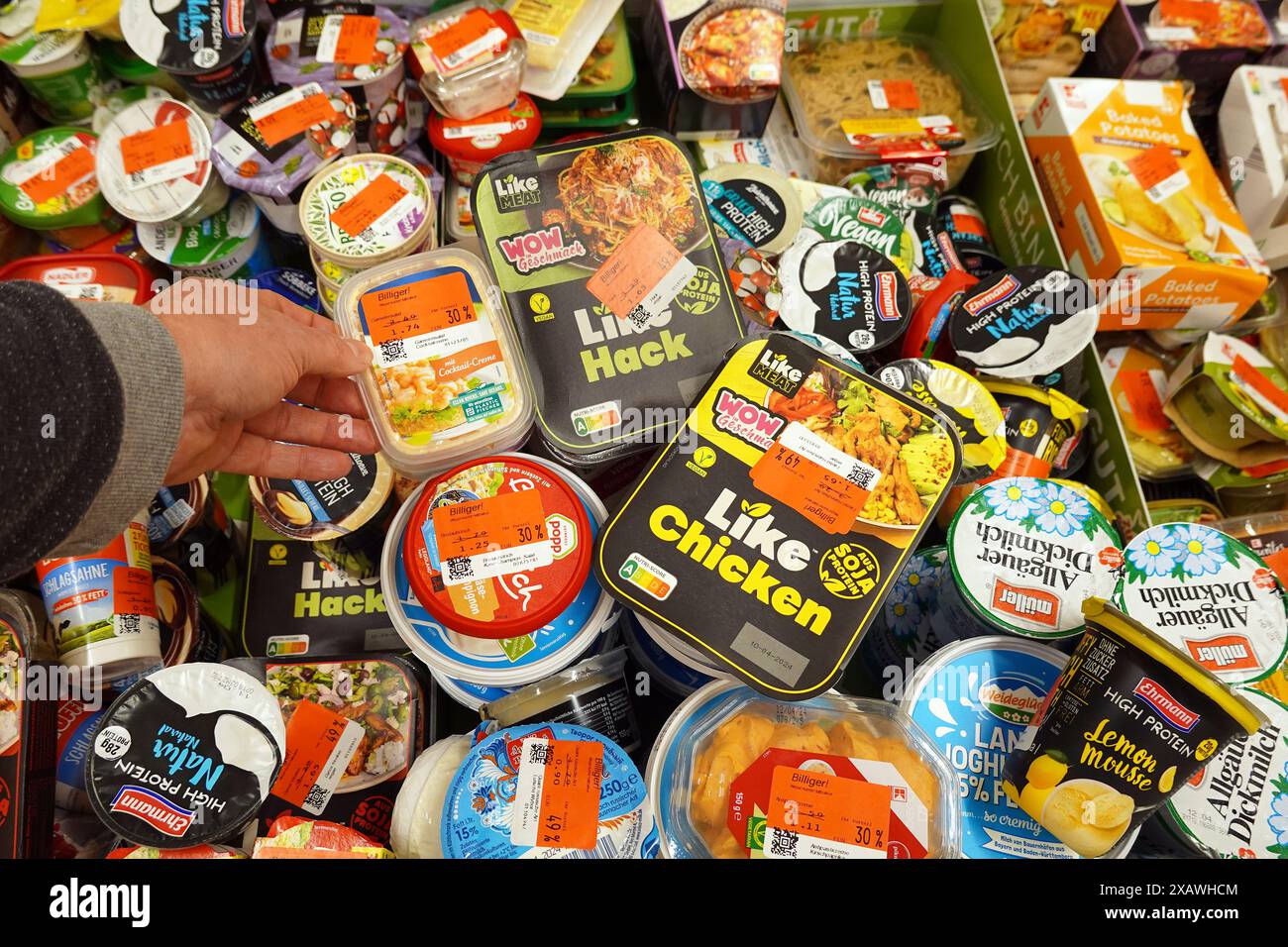 Reduced price sticker hi-res stock photography and images - Alamy