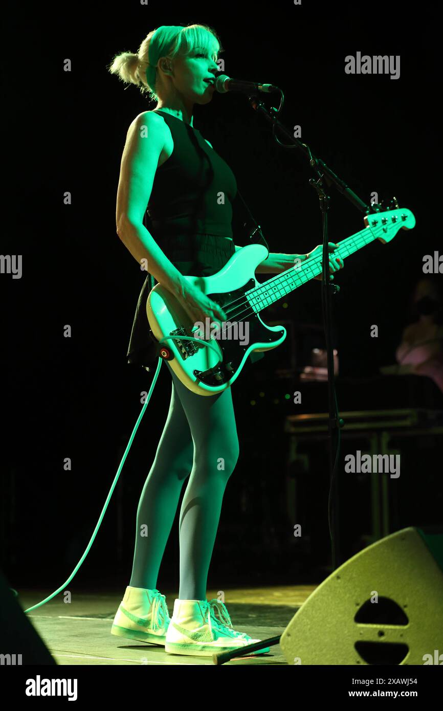 Kathi Wilcox von der Band Bikini Kill bei einem Konzert in der ...