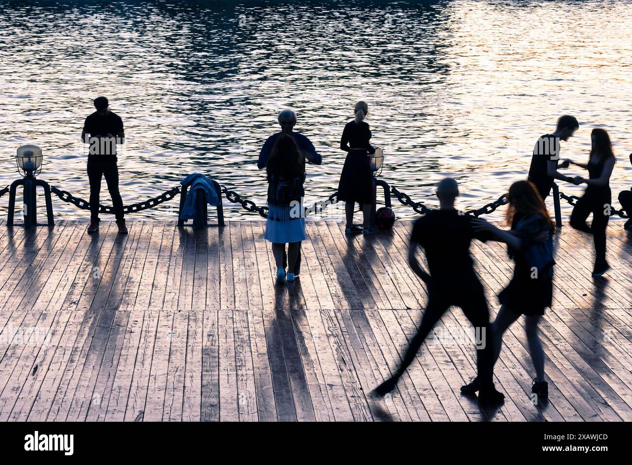 Outdoor dancing hi-res stock photography and images - Alamy
