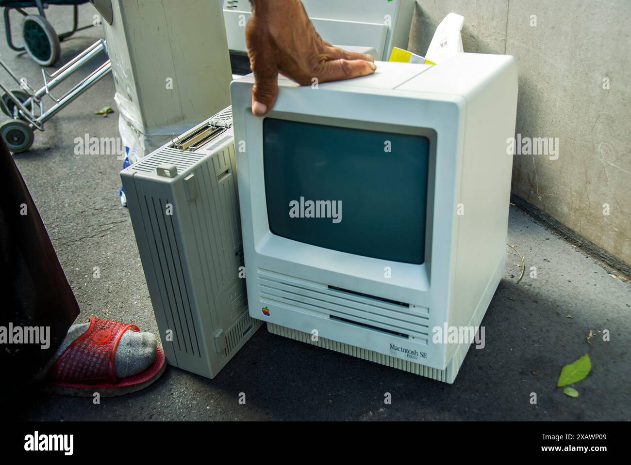 Macintosh office hi-res stock photography and images - Alamy