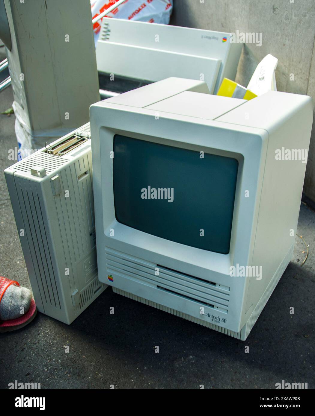 Macintosh office hi-res stock photography and images - Alamy
