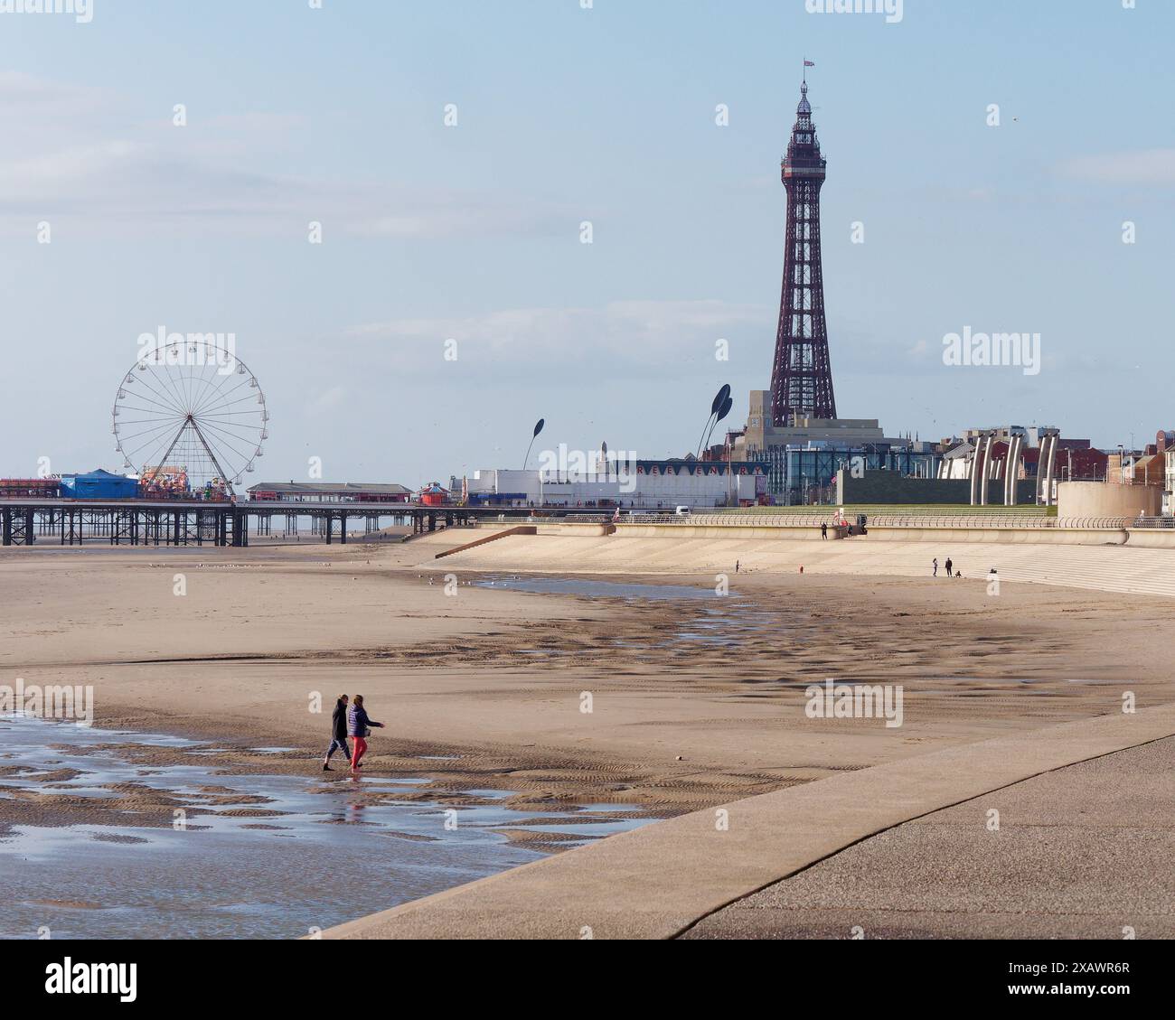 Famous people on blackpool beach hi-res stock photography and images ...