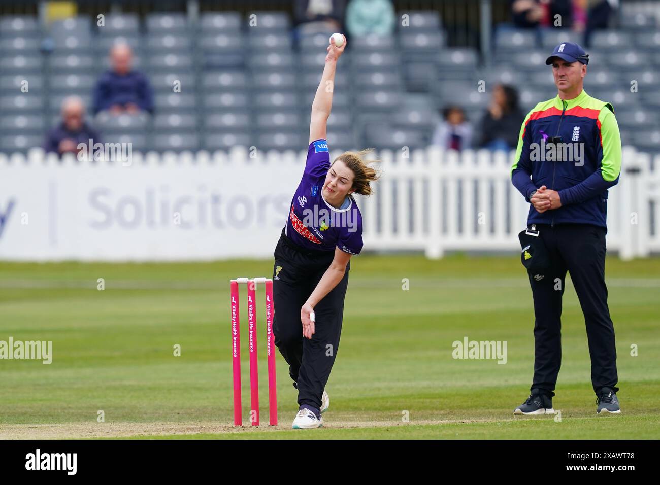 Bristol, UK. 9th June, 2024. Western Storm's Ellie Anderson bowling ...