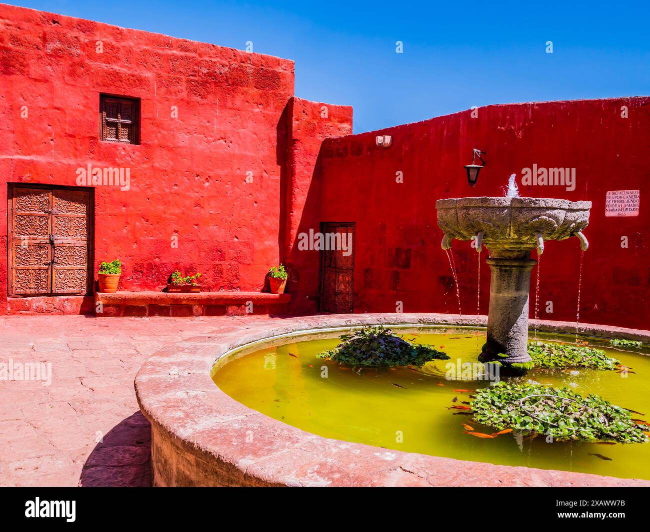 Stunning view of the fountain in Santa Catalina monastery, Arequipa ...