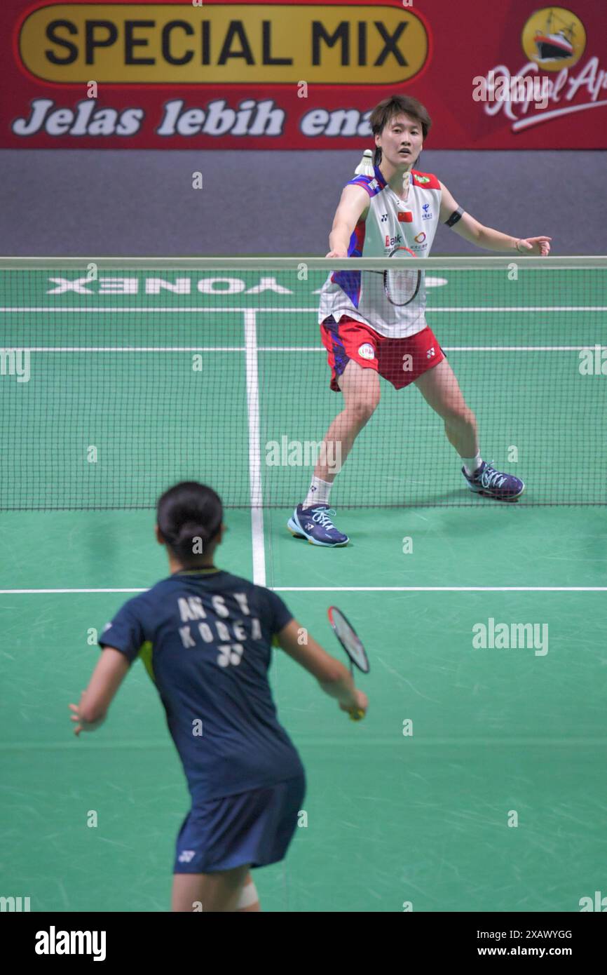 Jakarta, Indonesia. 9th June, 2024. Chen Yufei (Up) hits a return during the women's singles ...